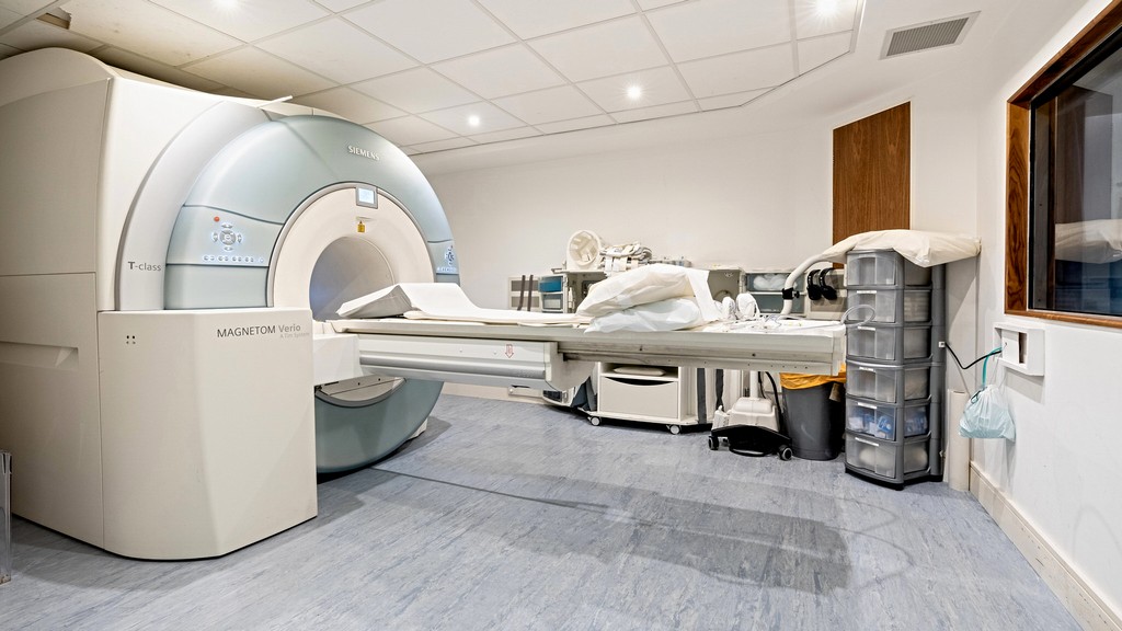 MRI ทางคลินิก 3 เทสลา (3T)