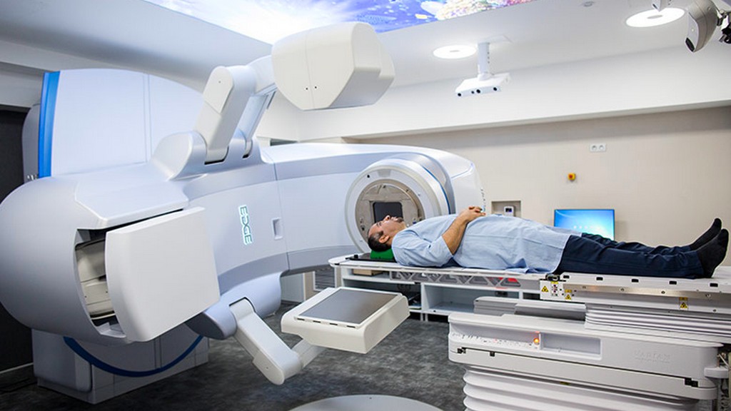 Sistema de radioterapia estereotáxica